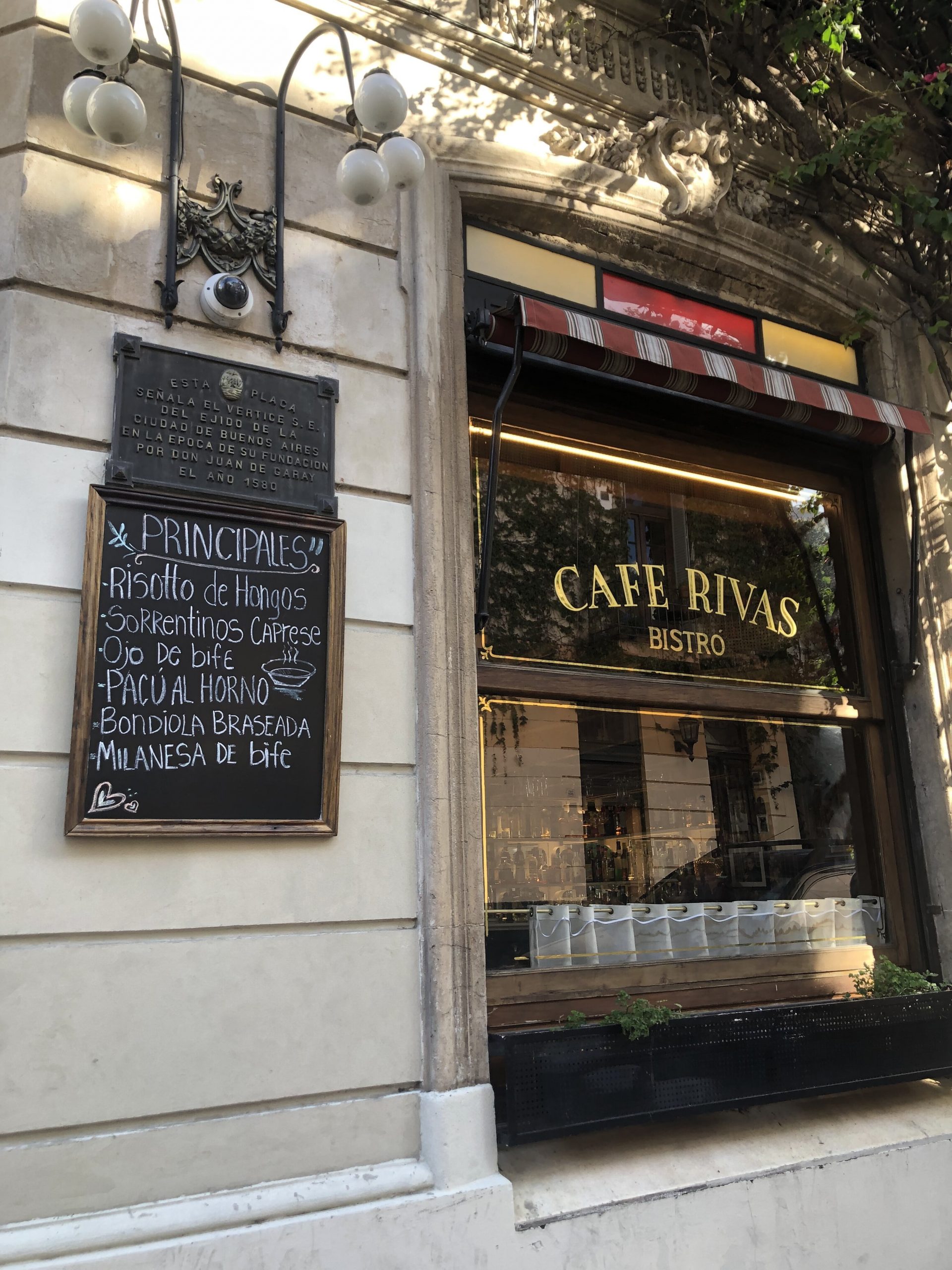 Café Rivas, bar de una esquina notable de San Telmo – Rincon Bon Vivant